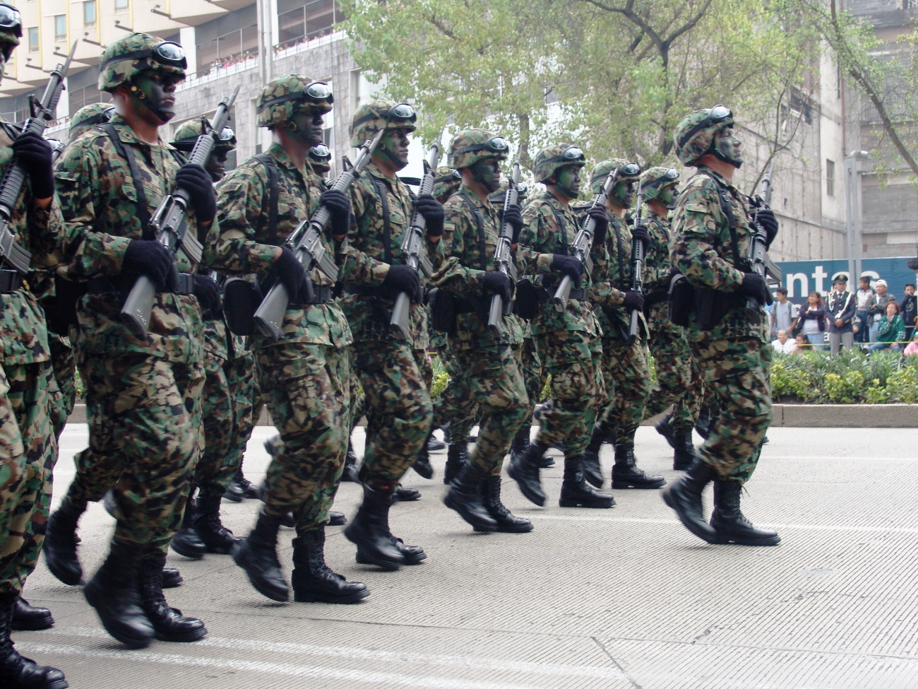 LOS MILITARES EN ÉPOCA DE PAZ – Radio Guaraní Montreal