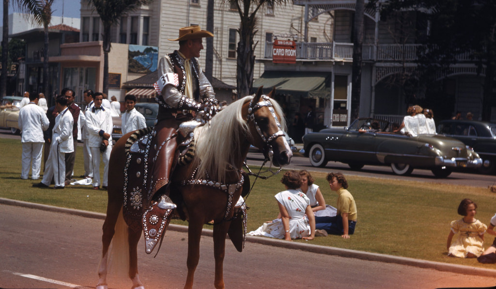 39 Wonderful Color Photos Captured Everyday Life of the United States ...
