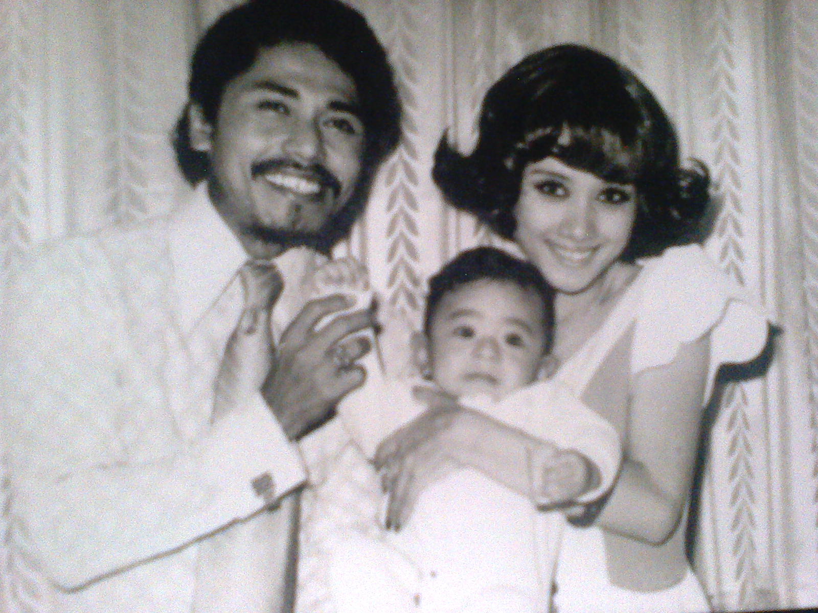 Gudang Barang Lawas: FOTO '' TITIK SANDHORA , MUCHSIN DAN ANAKNYA ...