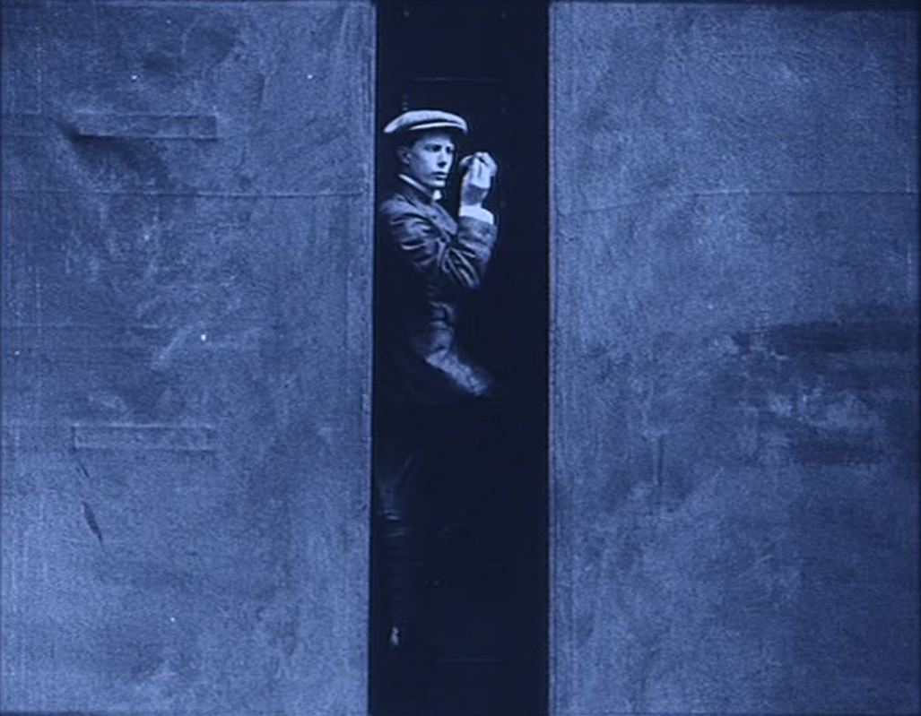 Le Zouave Interplanétaire: La bande dessinée dans le décor réaliste.