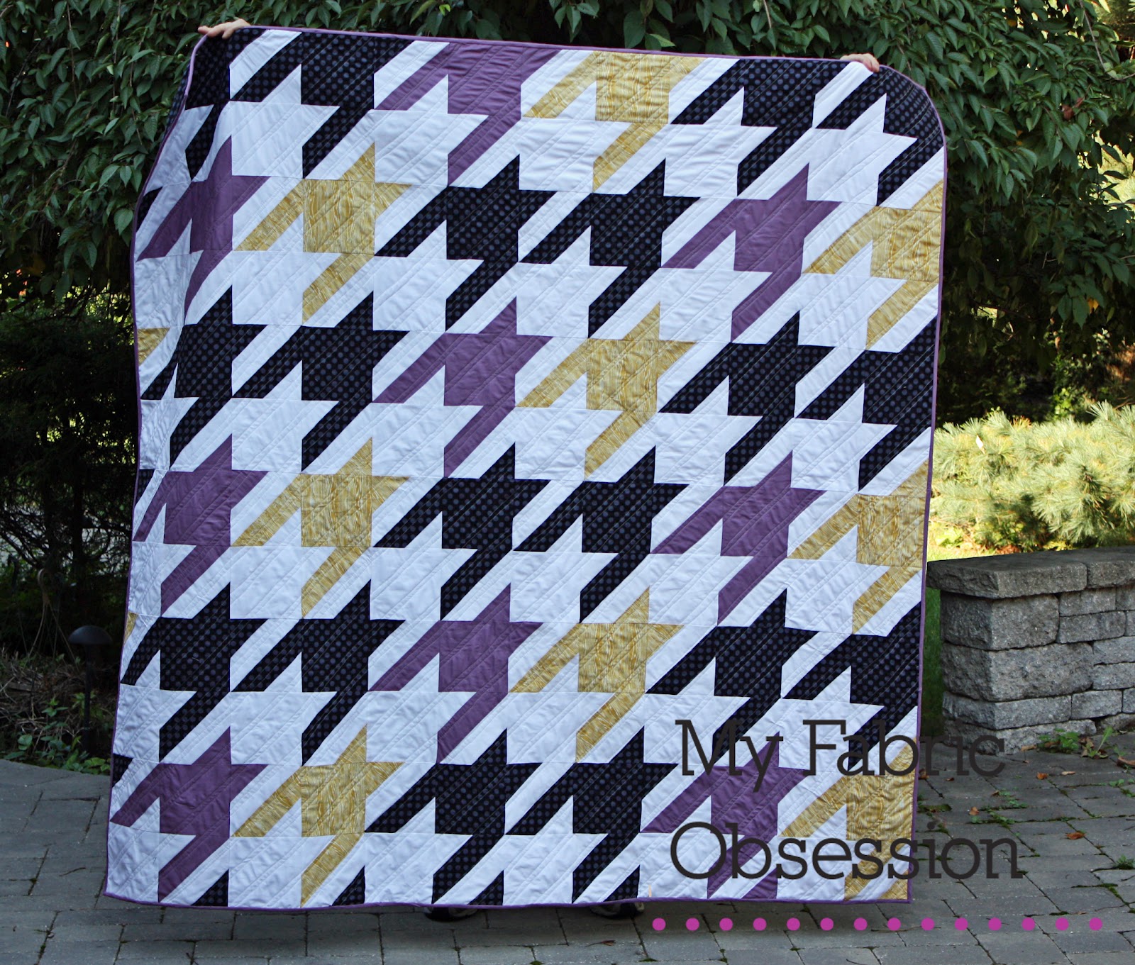 My Fabric Obsession: Quilt Finish: Houndstooth