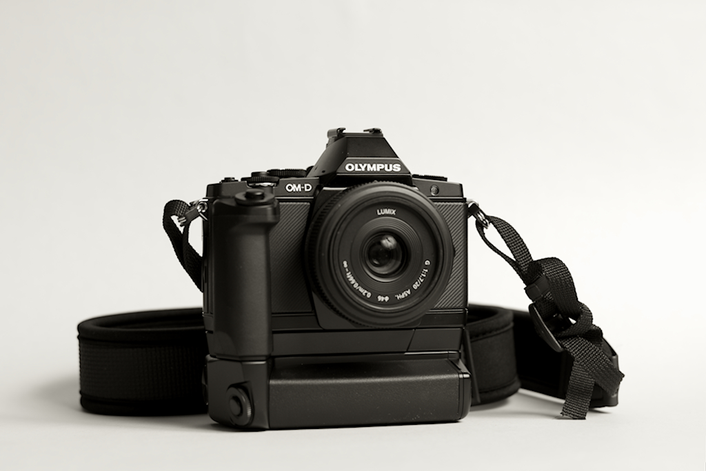 jariharjula.com: HLD-6 Lisäkahva Olympus OM-D:ssä