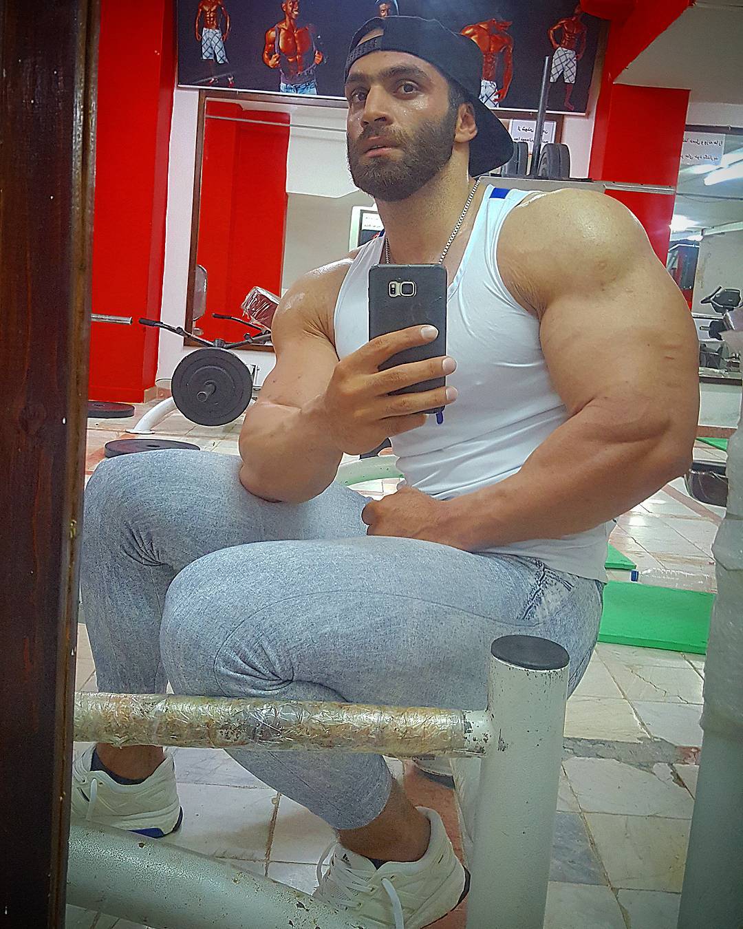 Muscle Lover: Iranian bodybuilder Hossein Rajaei