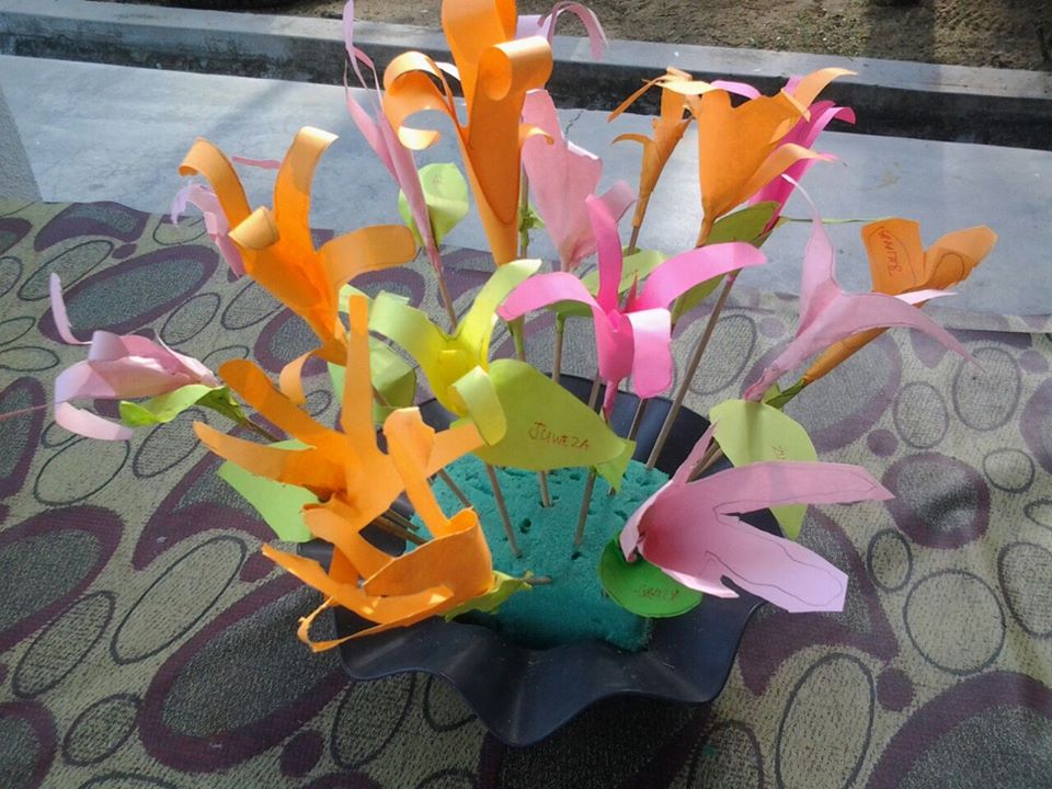 KEMASPARIT2013: KREATIVITI MENGGUNAKAN KERTAS - TOPENG, POKOK DAN BUNGA