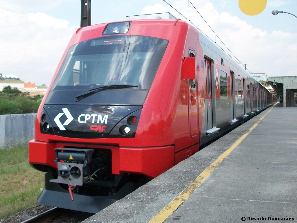 Trens Série 2000 Fase II (2070) passam a circular na Linha 8-Diamante ...