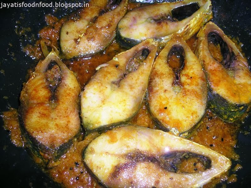 Jayati's Food Journey - Enjoy!!!: Doi Ilish - Hilsa cooked in Curd