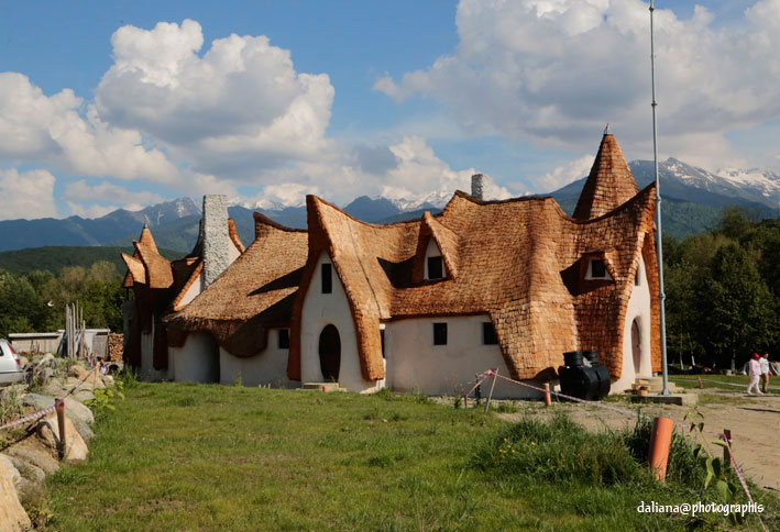 TWO CENTS ABOUT ROMANIA: Castelul de lut