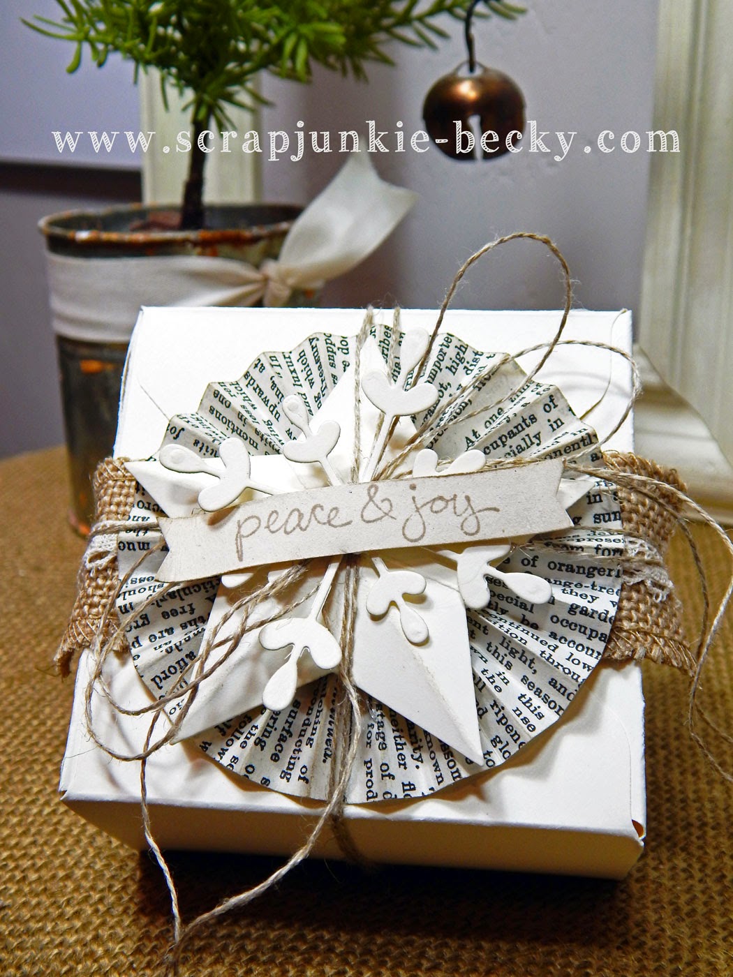 scrap junkie: Fancy Friday-Pretty Packages