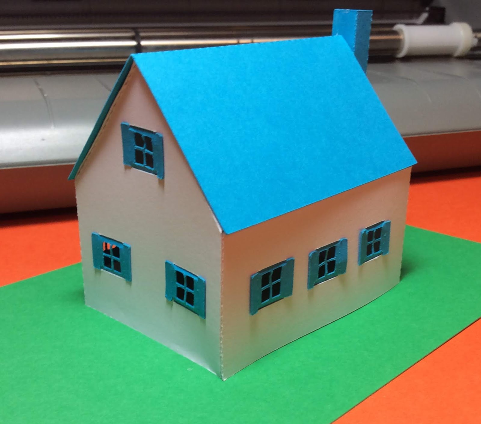 Papercrafts and other fun things: Miniature House Pattern #2 - A Cape Cod
