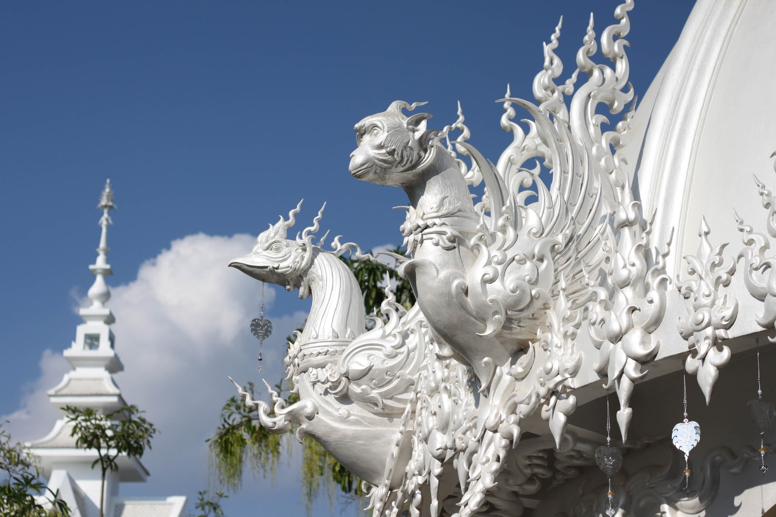 Hanoi - Bangkok: Chiang Rai : White Temple & Black House