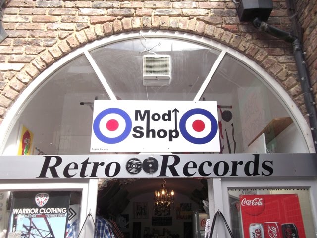 RETRO RECORDS AND MOD SHOP