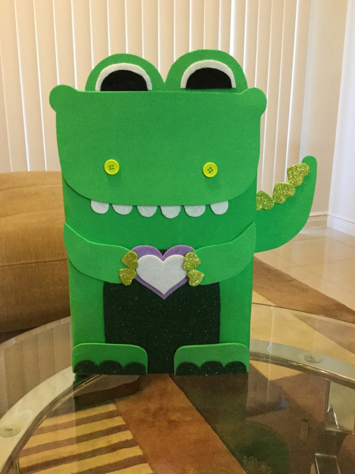 Busy Teacher Mommy : Valentines Alligator box