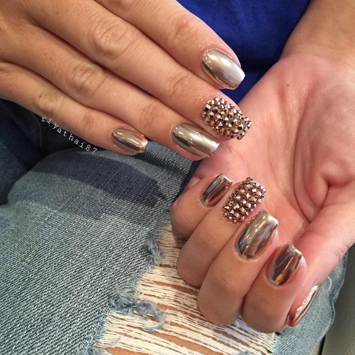 StyleHub Daily : The Mirror Nail Trend: How To Transform Your Nails ...