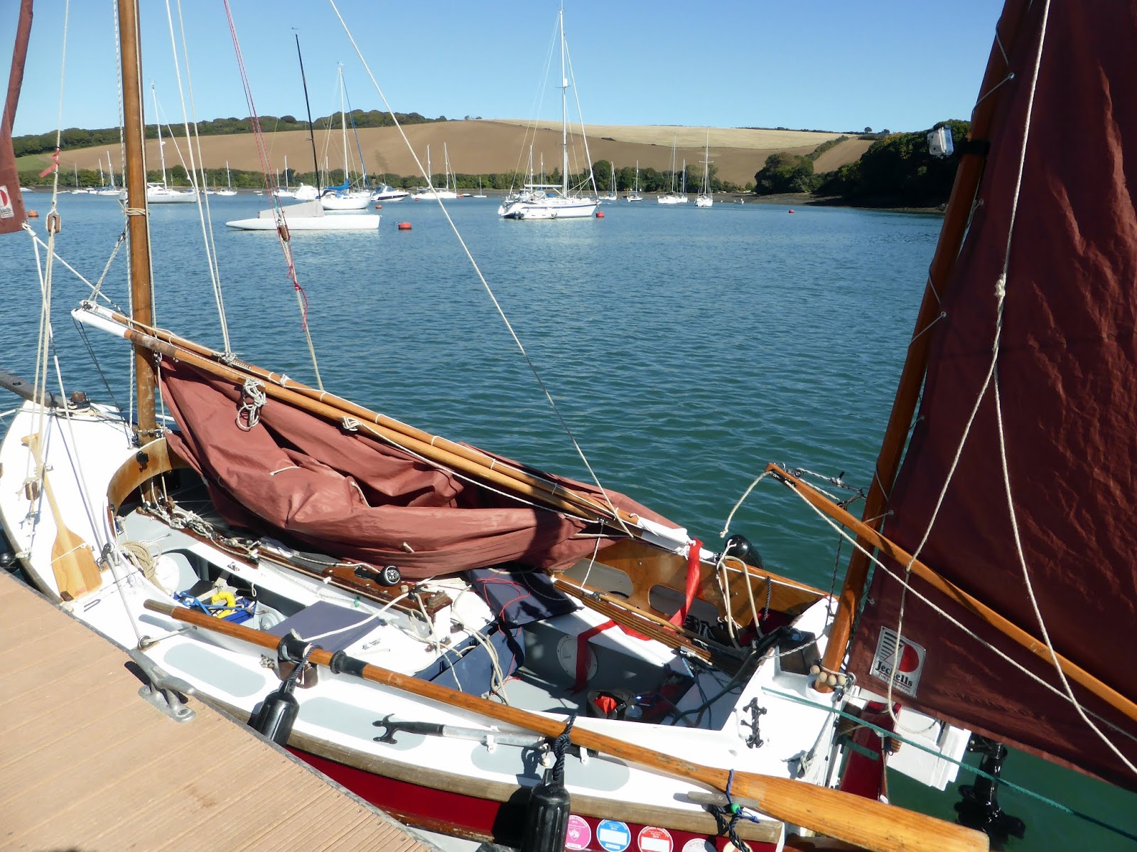 Arwen's meanderings: Dinghy cruising: Fine tuning the standing lug rig ...