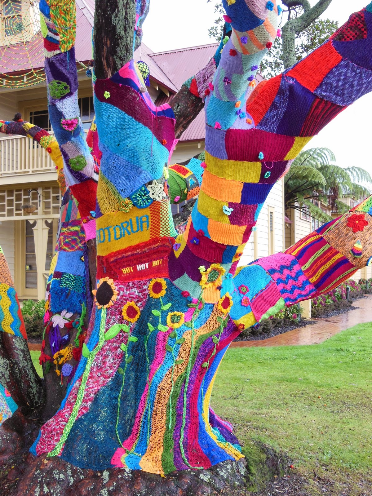 yarn bombing | Yarn bombing, Yarn art, Yarn