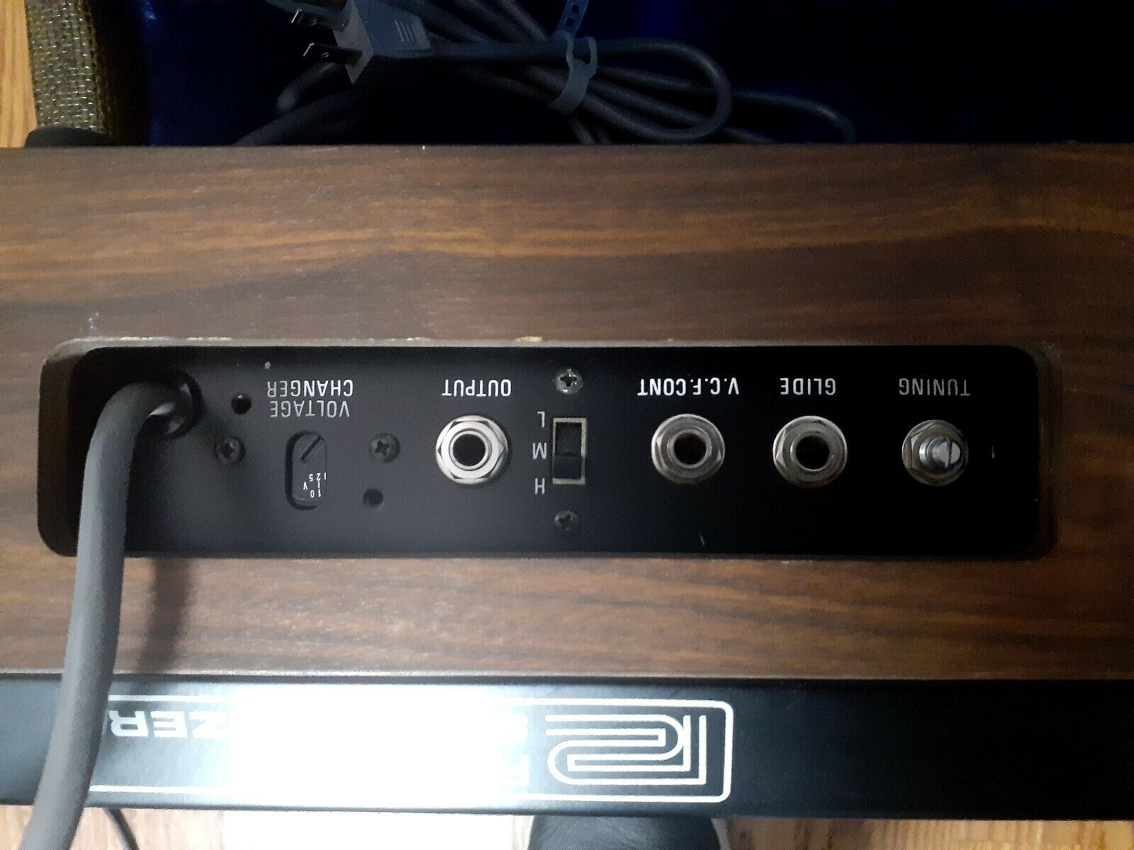 MATRIXSYNTH: Roland SH-1000 Analog Monophonic Synthesizer with Case