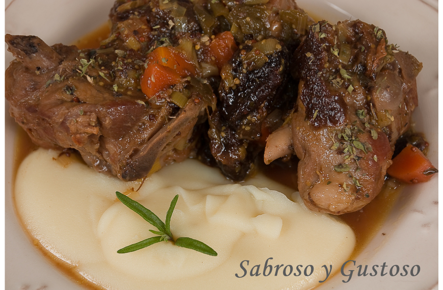 Cabrito estofado con puré de patatas | Sabroso y Gustoso