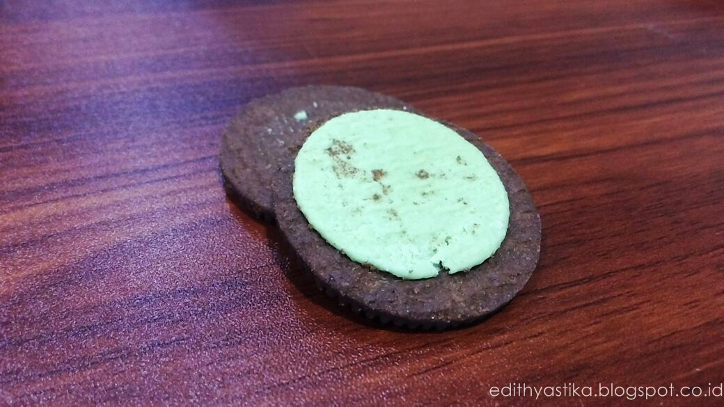 DUETO BISKUIT SANDWICH MATCHA | Edith Yastika