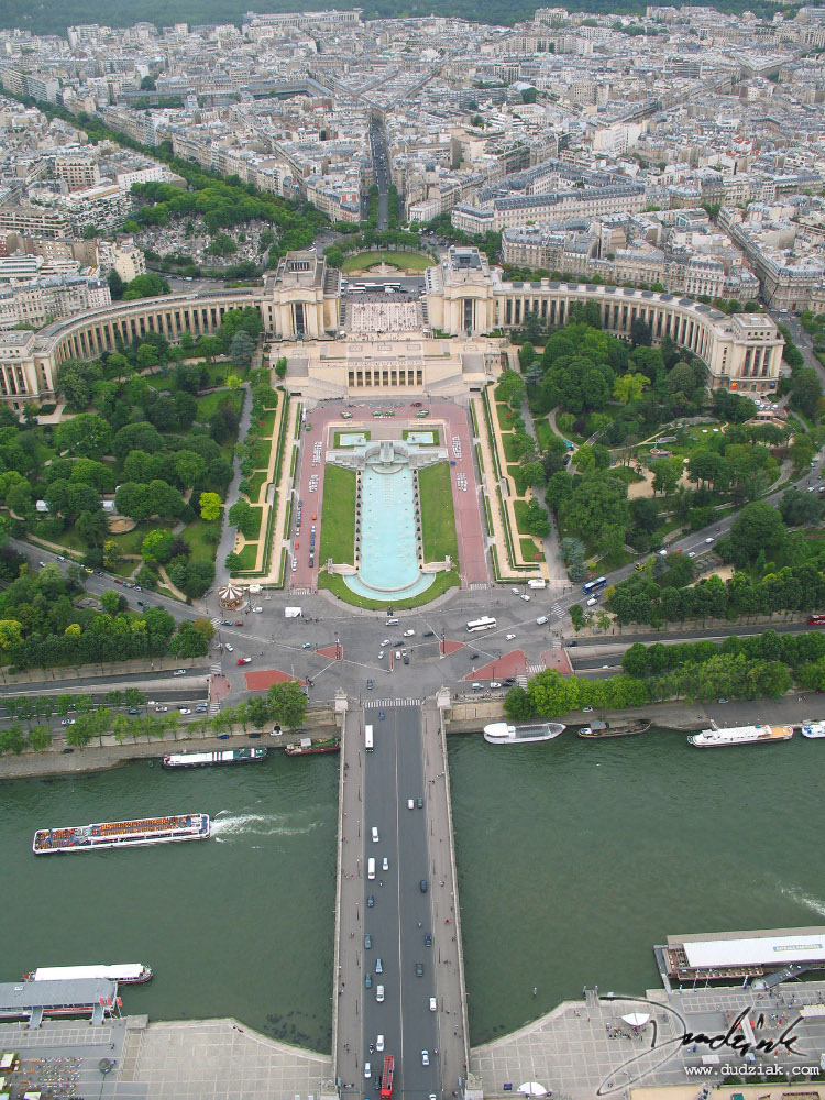 Kolmenimemees: Roosa Pariis, viimane rahukevad, VI. Triumfikaar ja ...