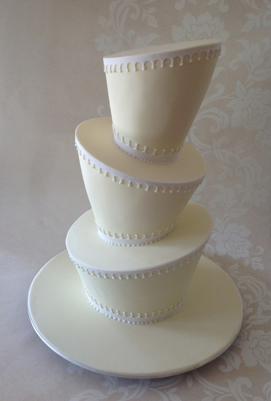 Anna Maria Cake Design: Floral mad hatter cake