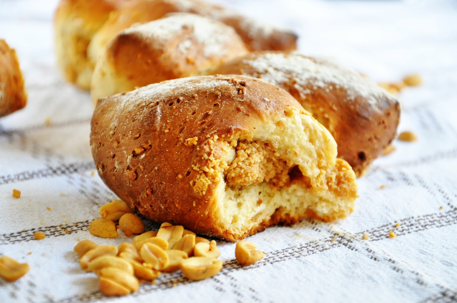 CoLoRes, SaBoRes, oLoRes...CoLoRs, TaSTeS, SmeLLS: peanut bread/pan de ...