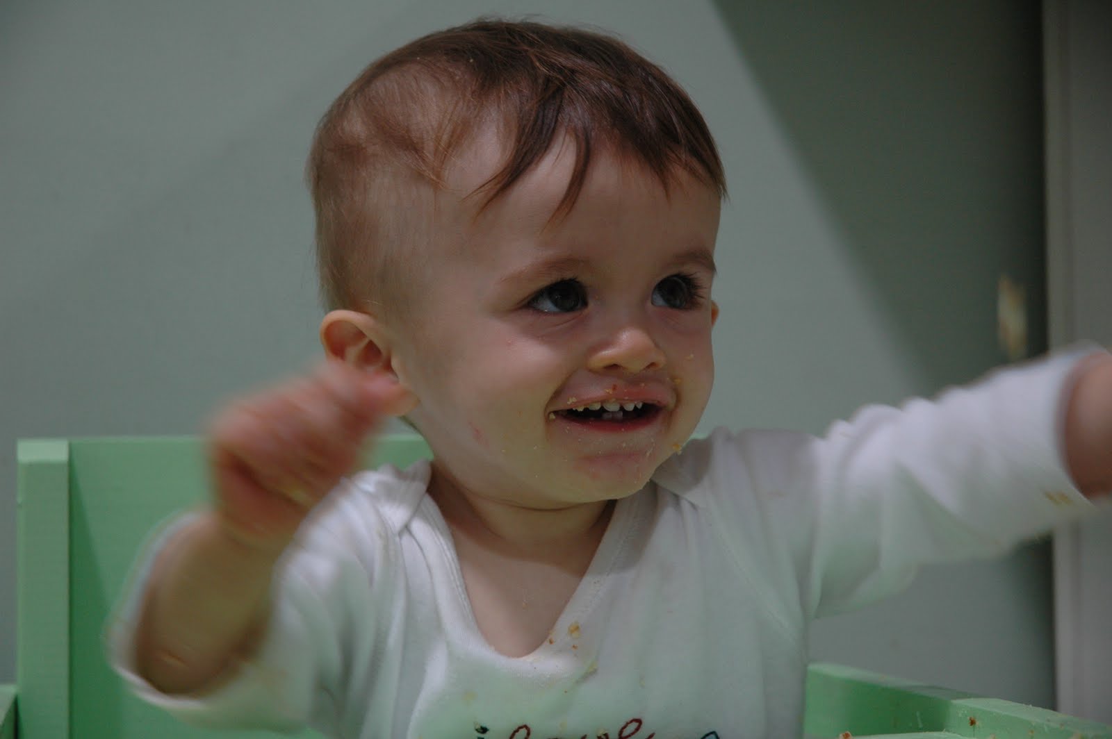 Experiencias de una madre Pikler: Juan es un auténtico caminador de costado