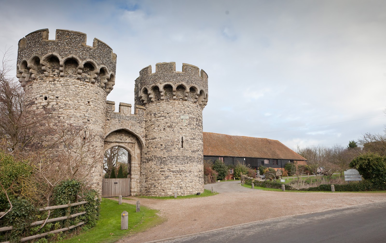 Lucy Bateman's Photography Blog: Cooling Castle Wedding Photography