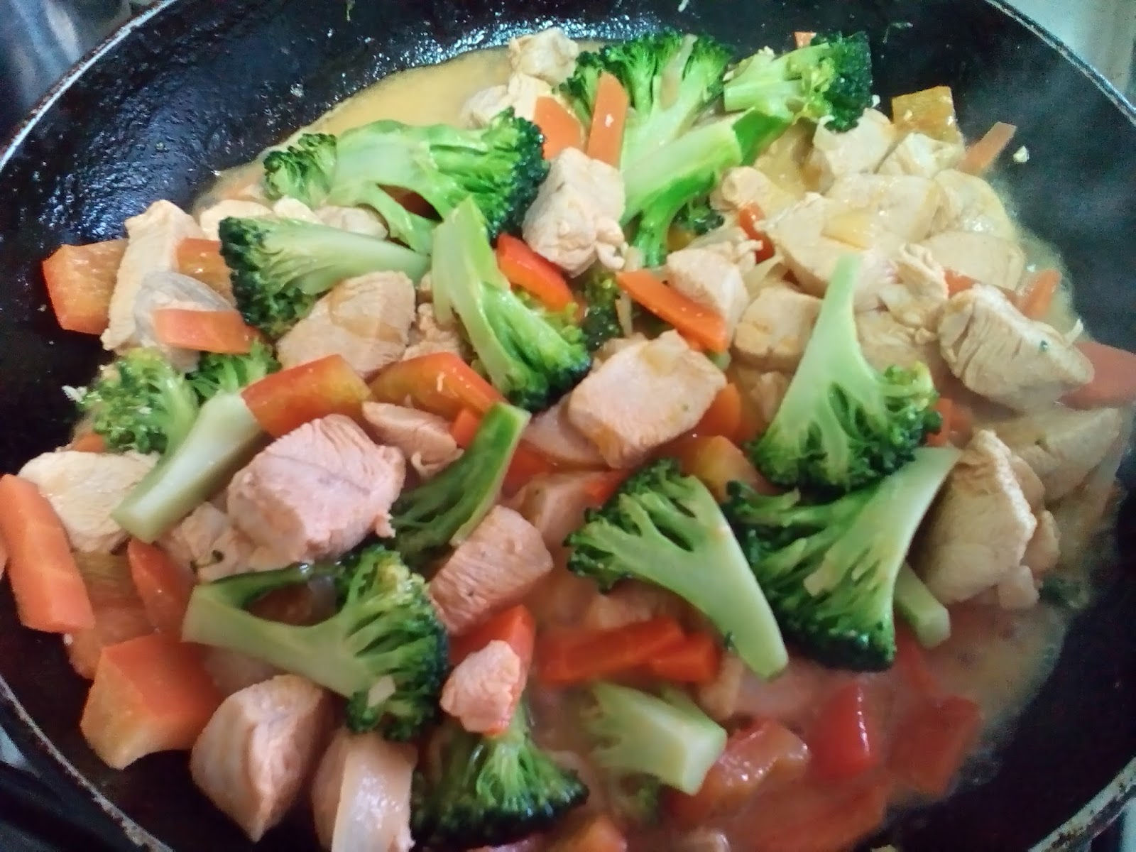 Cardápio de Sabores: Peito de frango salteado com legumes