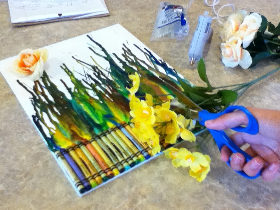 The Nifty Niche: Melted Crayon Flower Art