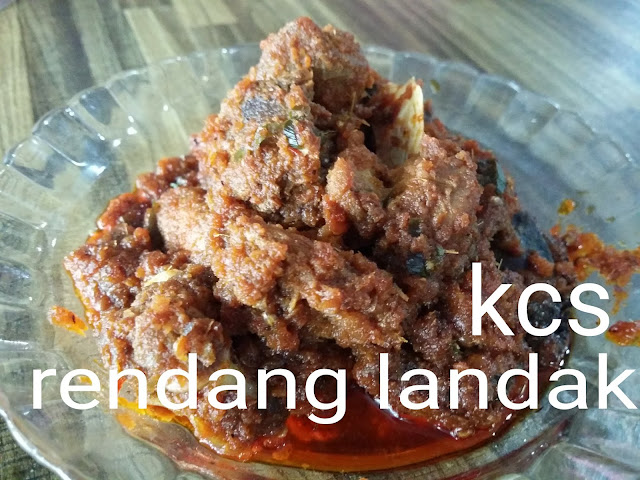 KAKCIK SEROJA: Makan rendang landak di Restoran Lembah Bernam...