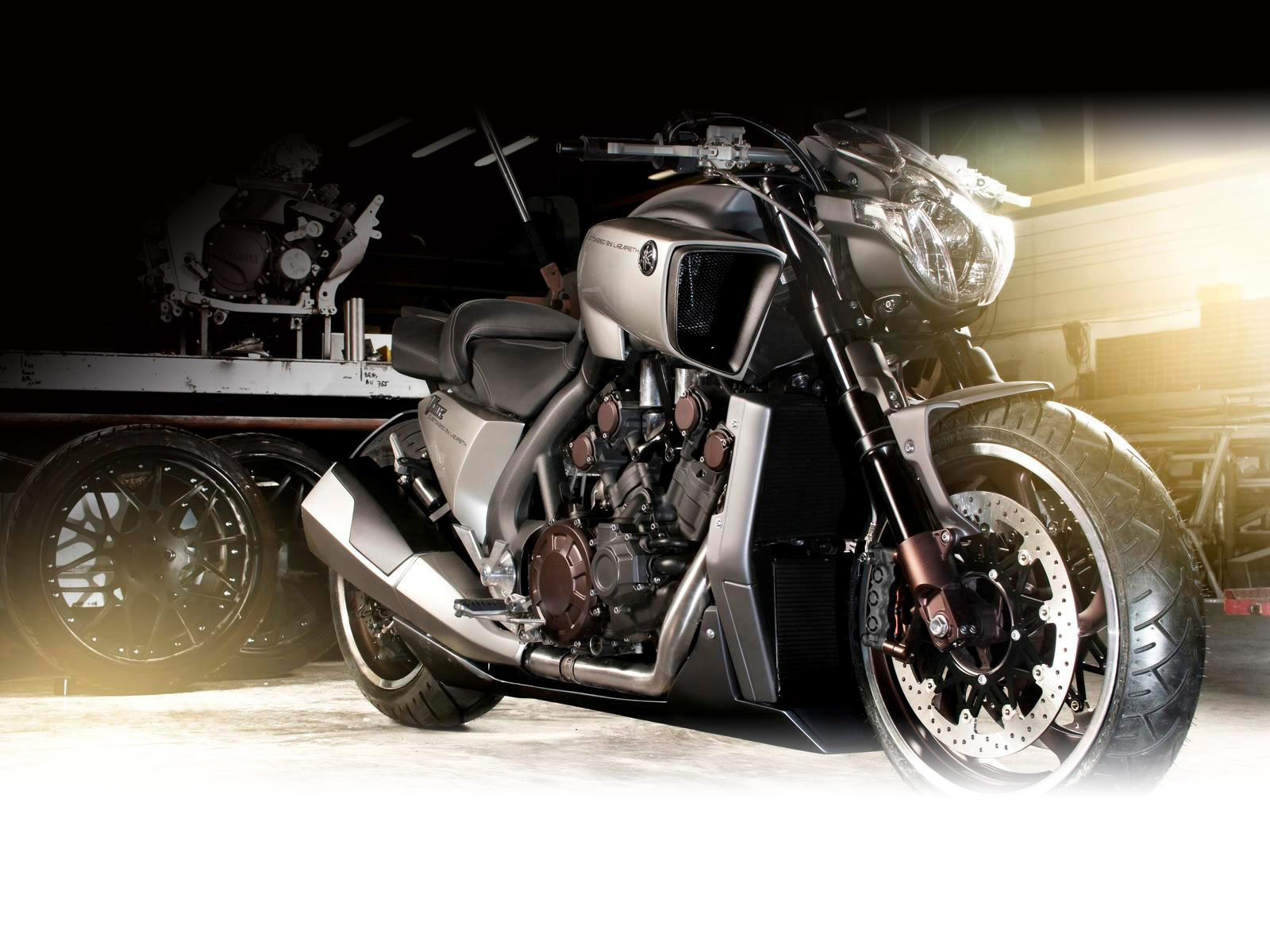 Yamaha pictures 2013 VMAX Hyper Modified Ludovic Lazareth review