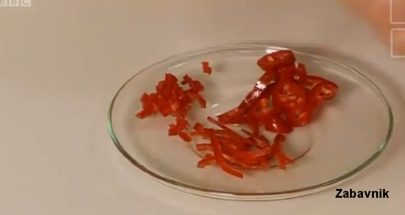 How to Cut a Chilli | Qqriq