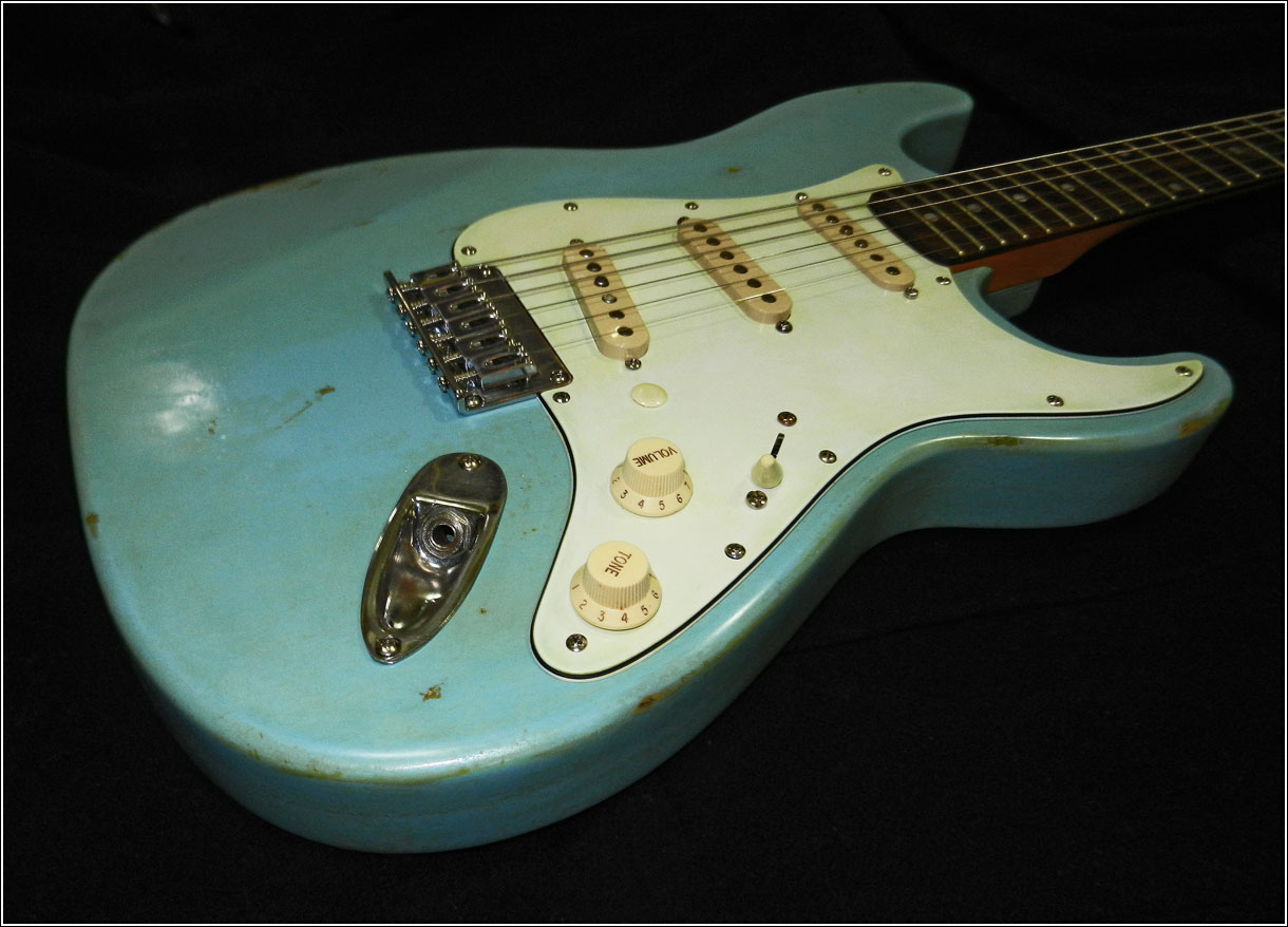 Louco Por Guitarra: Onde está o Wally? - Fender Sonic Blue 60's