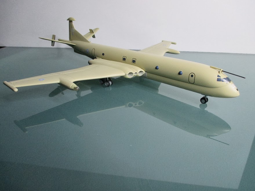 1/144 airbattle: 1/144 Hawker Siddeley Nimrod MR2 - by Corgi