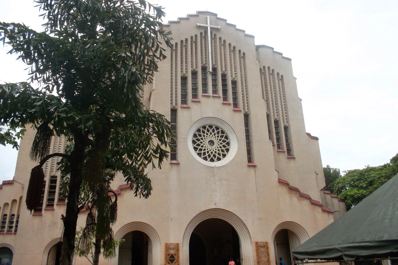 Konted's Make My Day 2: Baclaran Church: The 7-11 Church