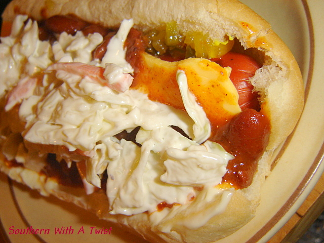 Southern With A Twist: Southern Slaw Dog... with Chili