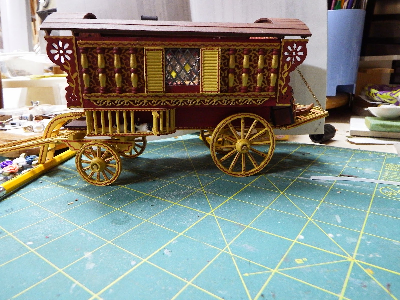 theweetinker: Gypsy Wagon a miniature in half scale!