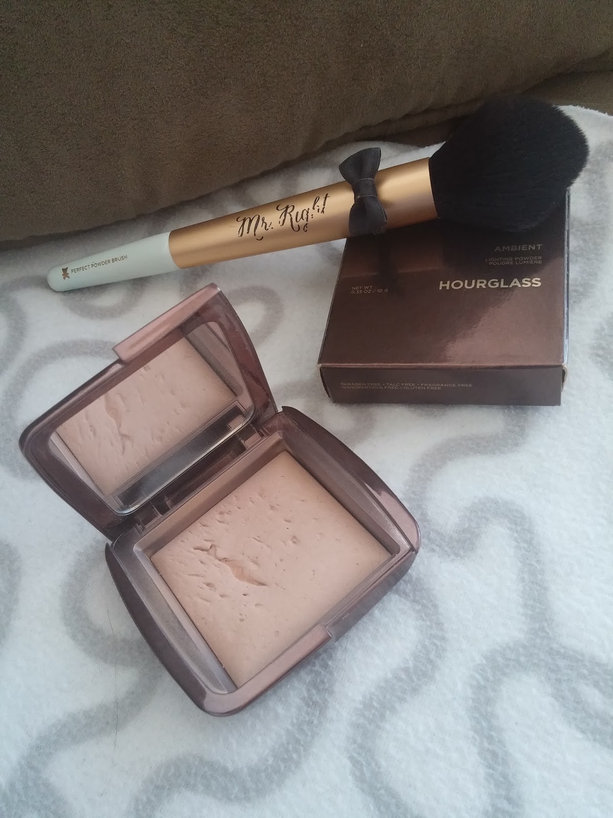 Brooklyn Beauty Queen Blog: Hourglass Ambient Lighting Powder: Dim ...