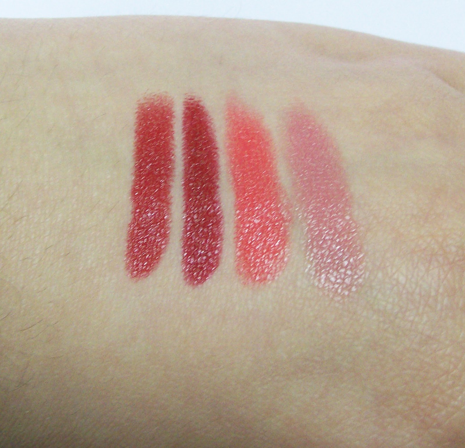 Coral Red lipstick: Color Sensational Maybelline - Swatches