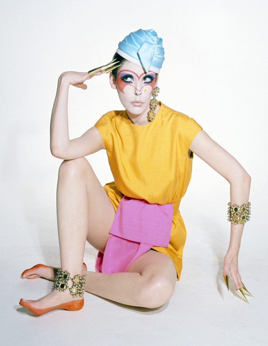 30 Stunning Color Photographs of the "Queen of Mod" Peggy Moffitt in ...