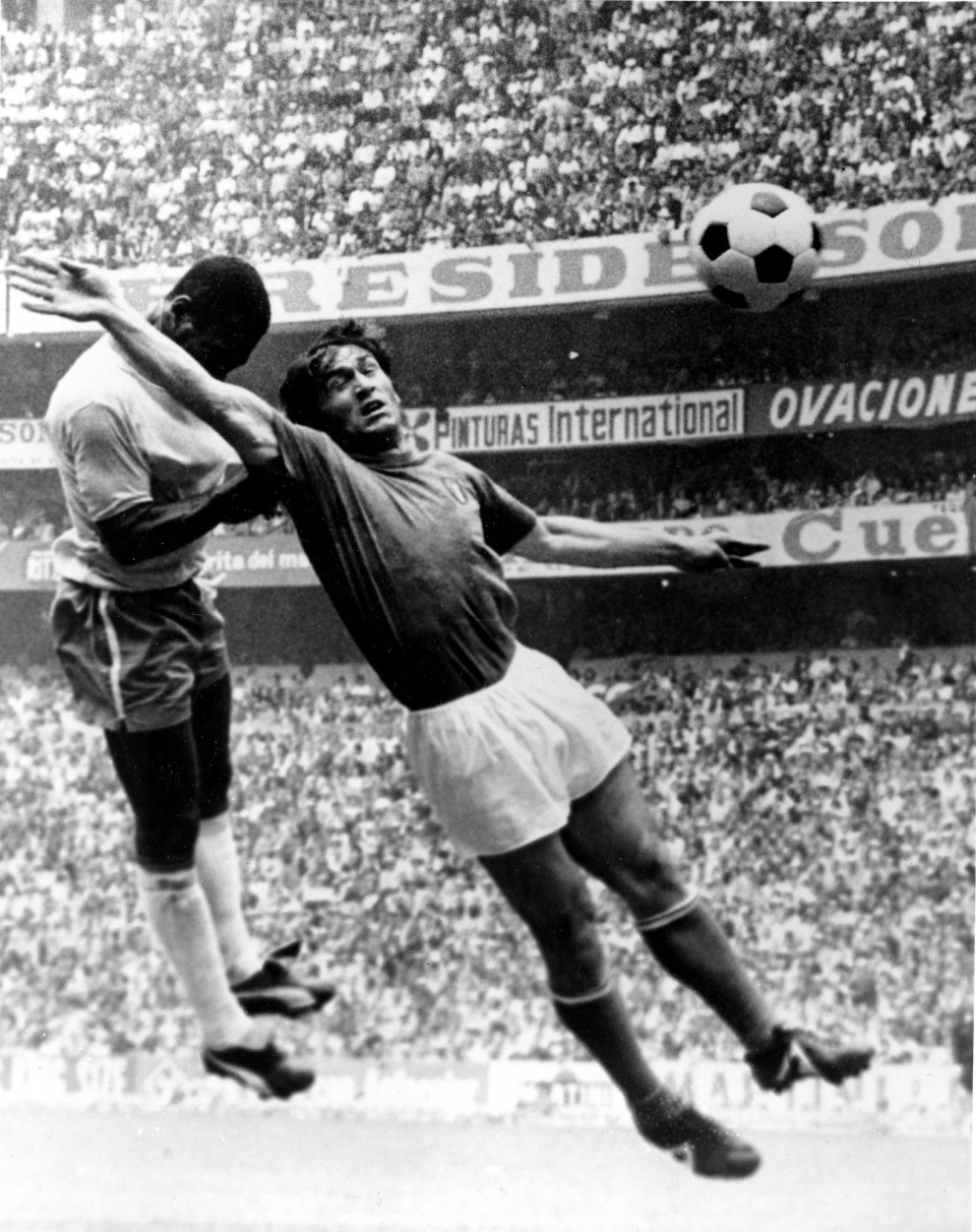 Sir PELÉ, THE KING OF FOOTBALL: AIR PELÉ, 100 HEADERS (VÍDEO)