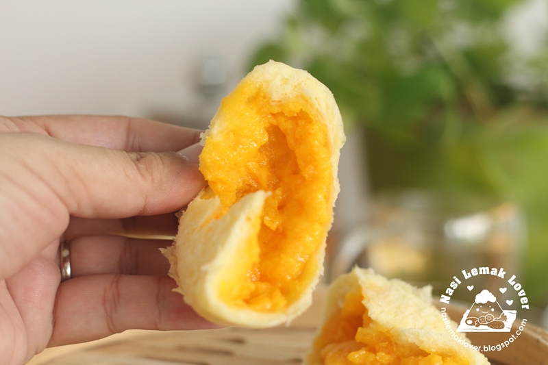 Nasi Lemak Lover: Liu Sha Bao (Salted Egg Yolk Custard Bun) 黃金流沙包