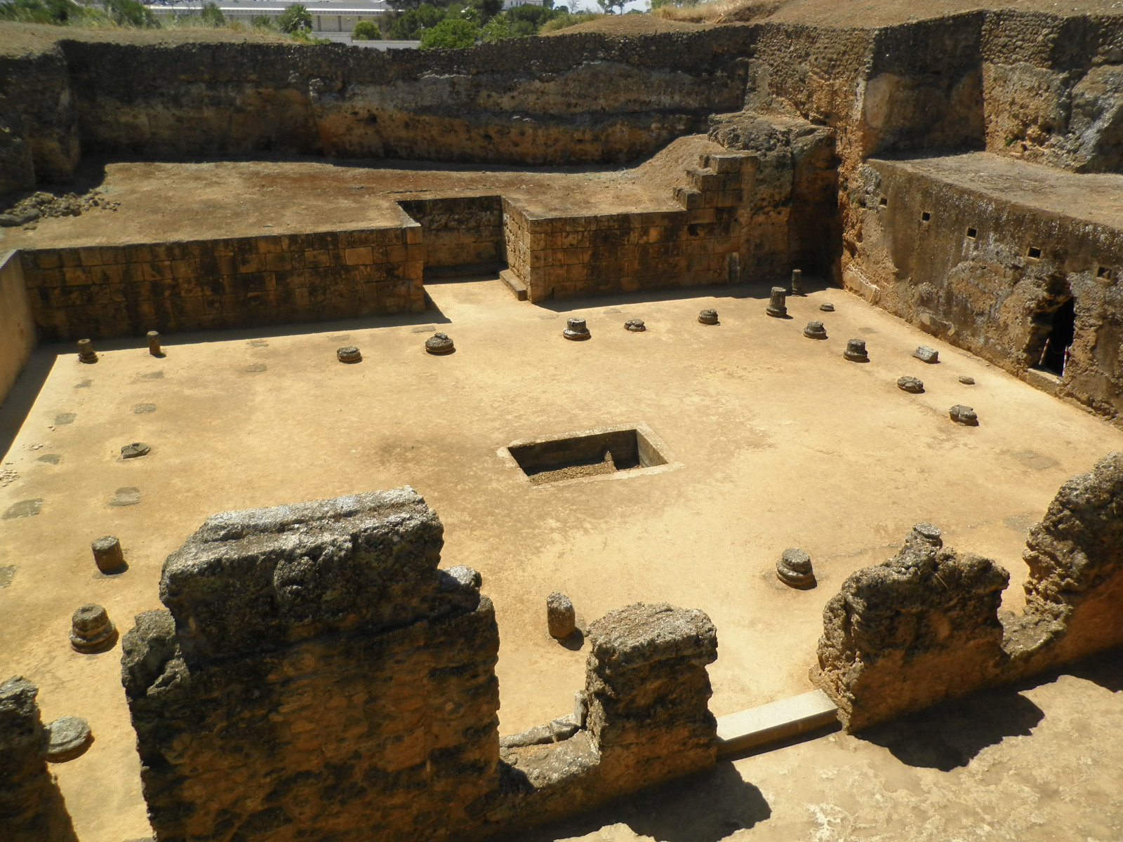 Unos amigos de Paradores: Necrópolis romana de Carmona
