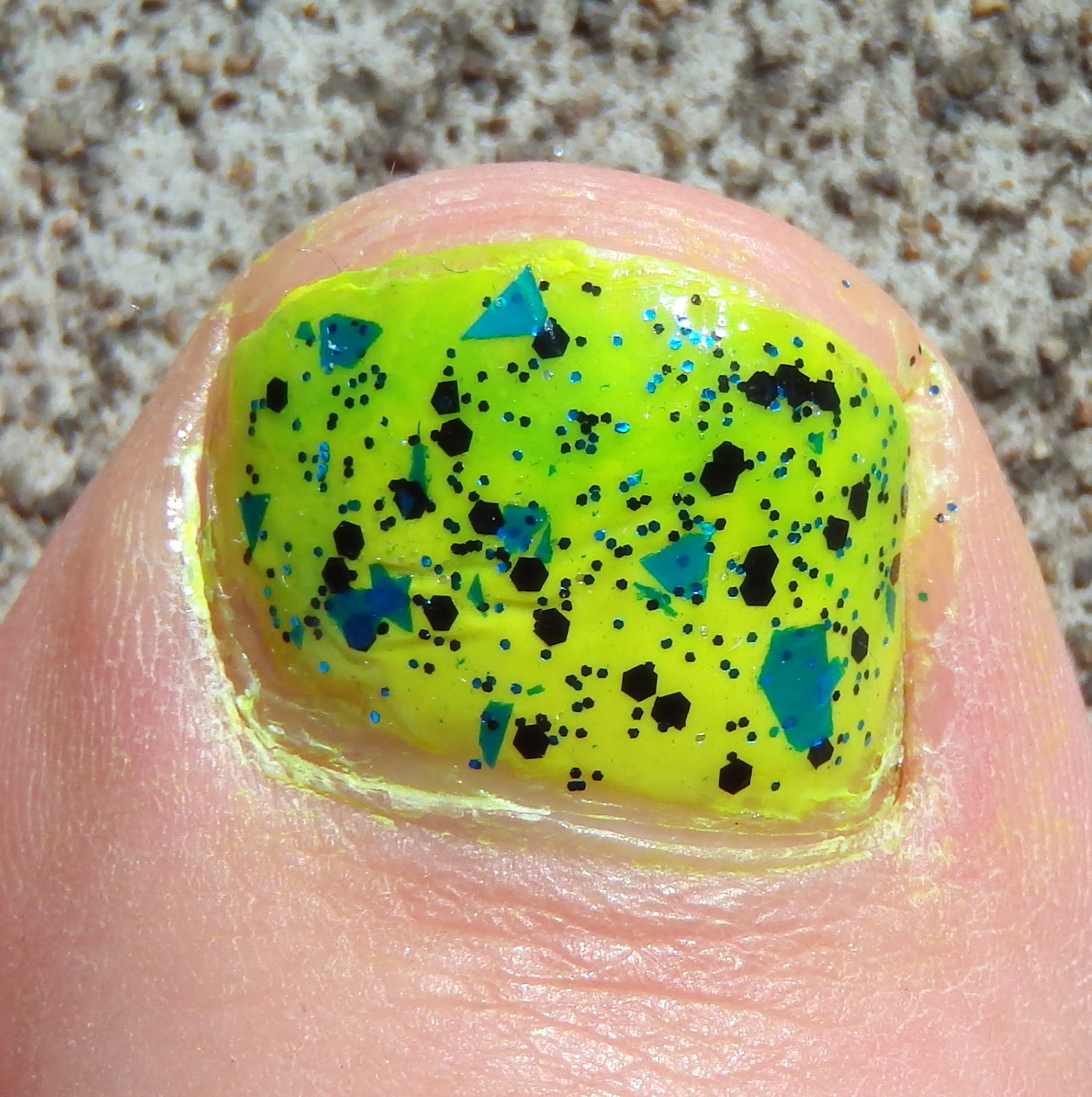 Quixii's Nails: 05/20/13 - Lime Toes