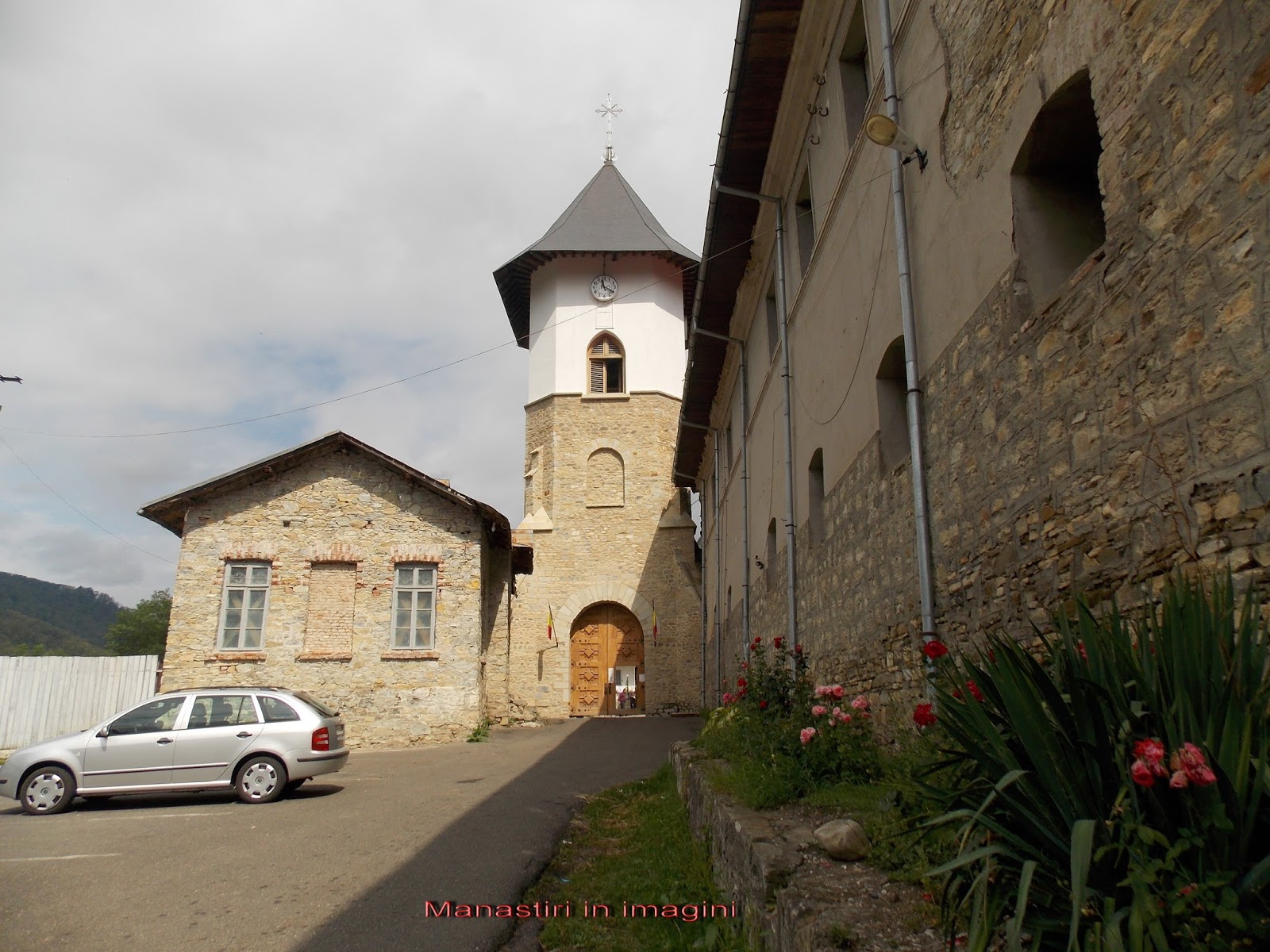 Mănăstiri în imagini: august 2016