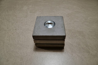 BETON CIRE Oberflächen in BETON LOOK: iPhone-Dockingstation aus Beton++ ...