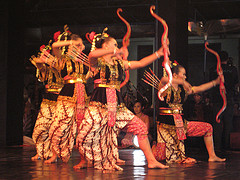 12 Tari Tradisional Jawa Tengah - Tradisi Tradisional