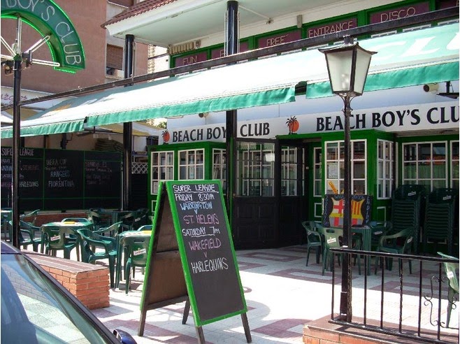 The Anonymous Traveller: Drinking in Calella de la Costa, Part 1