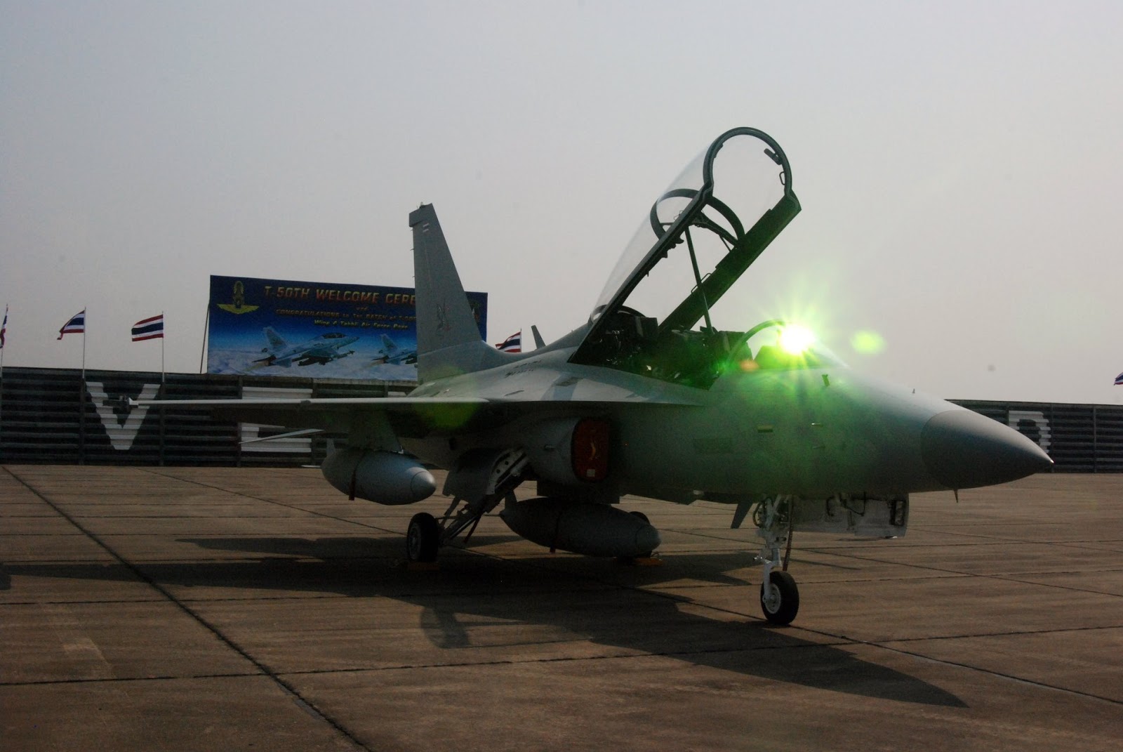 AAG_th บันทึกประจำวัน: พิธีต้อนรับเครื่องบินฝึกนักบินขับไล่ T-50TH กองทัพอากาศไทยสองเครื่องแรก