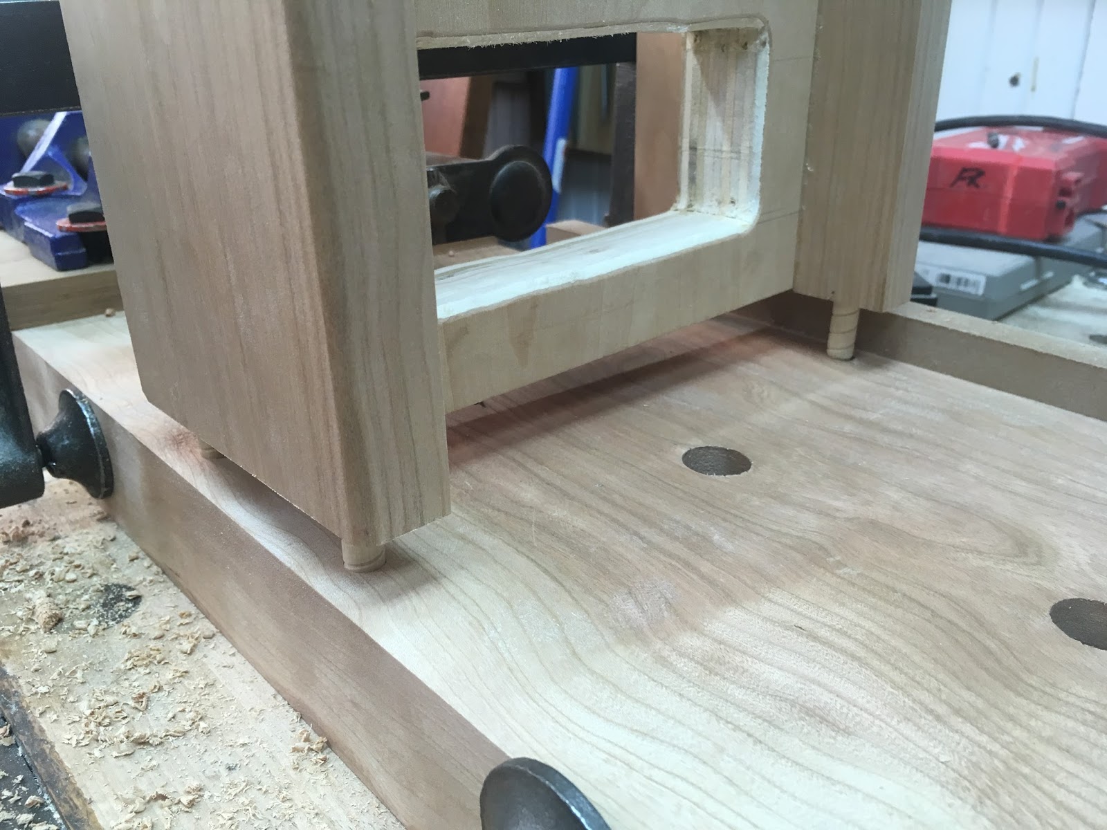 The Period Craftsmen: Portable bench inspired by Steve Latta